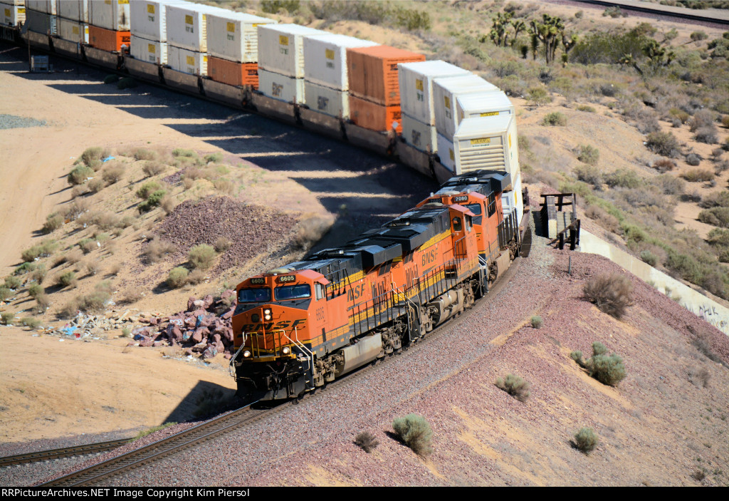 BNSF 6605 at the "over/under" at Frost